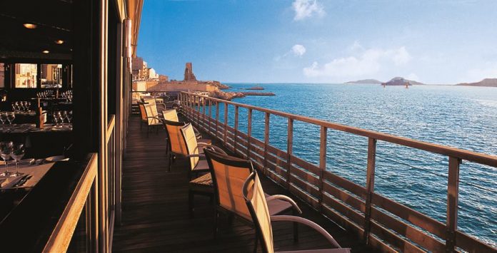 Le Peron : du gastro les pieds dans l’eau ! | Made in Marseille