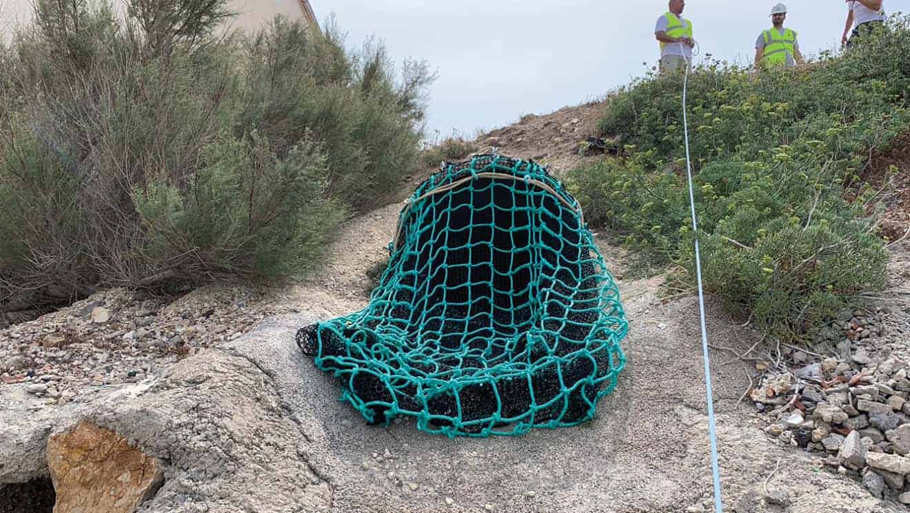 Des filets pour limiter les déchets en mer installés à Marseille