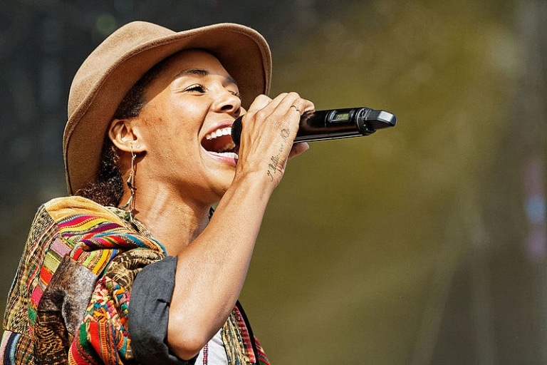 Ayo en concert à la Friche avant un grand show pour le Marseille Jazz ...