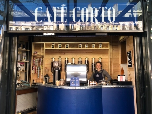 Café Corto jette l'ancre dans un kiosque à journaux du Prado
