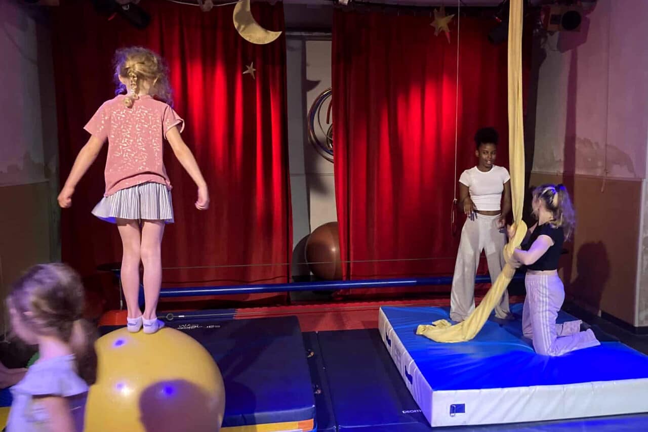Au Badaboum, des stages de cirque et de théâtre pour les minots cet été