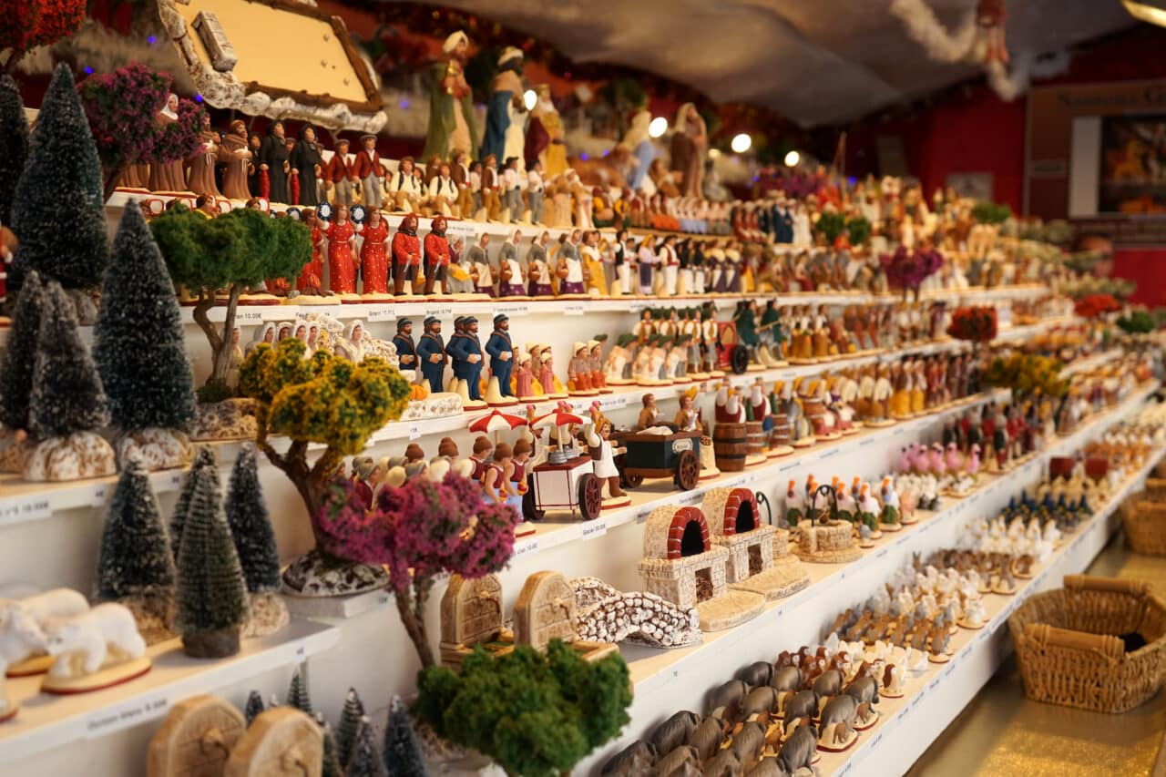 La foire aux santons ouvre ce week-end sur le Vieux-Port avec une foule ...