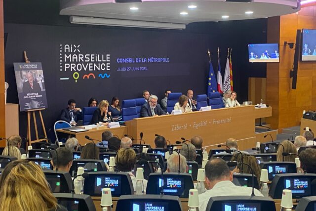 Métropole : L'hémicycle du Pharo rebaptisé en hommage à Jean-Claude ...