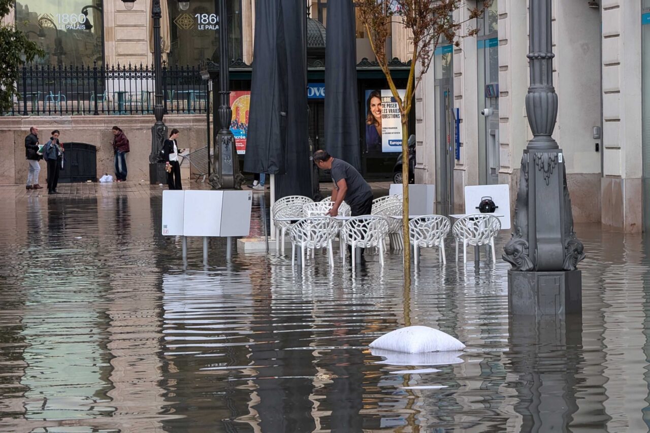En images I Le Vieux-Port en partie inondé après de fortes pluies sur ...