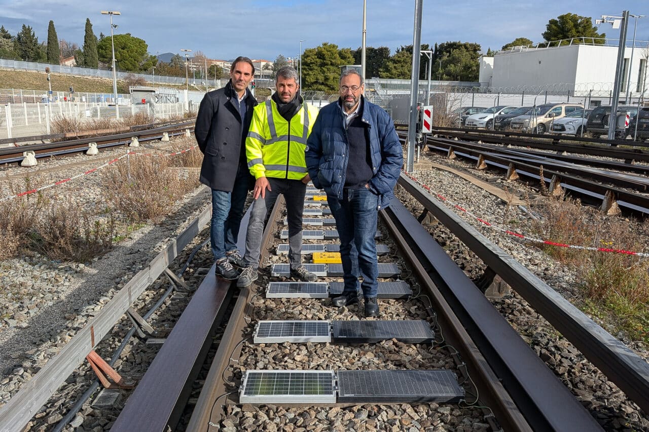 La RTM teste l’installation de panneaux solaires sur les rails du métro
