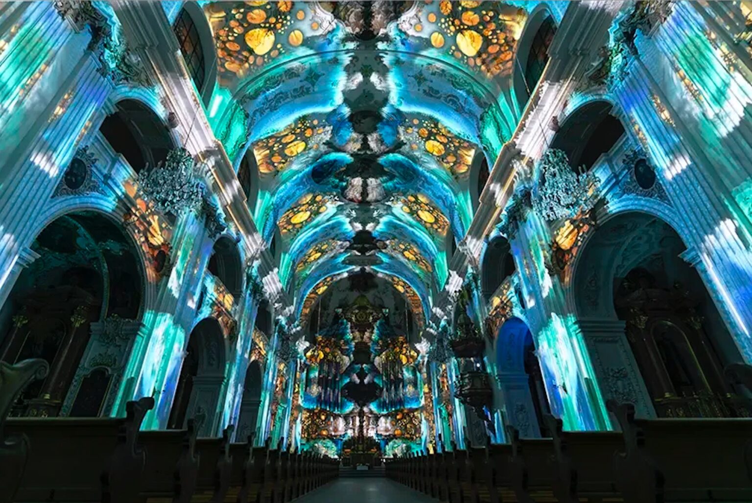 Flow : le nouveau spectacle immersif son et lumière au Palais de la Bourse