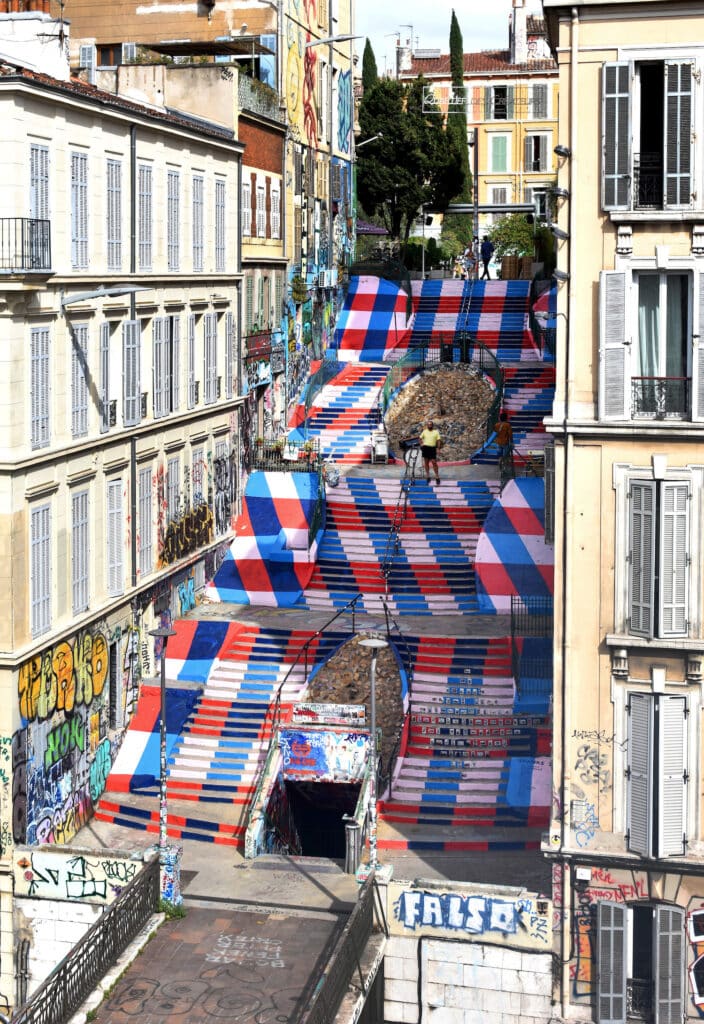 En images | Les escaliers du cours Julien se drapent d'une nouvelle fresque